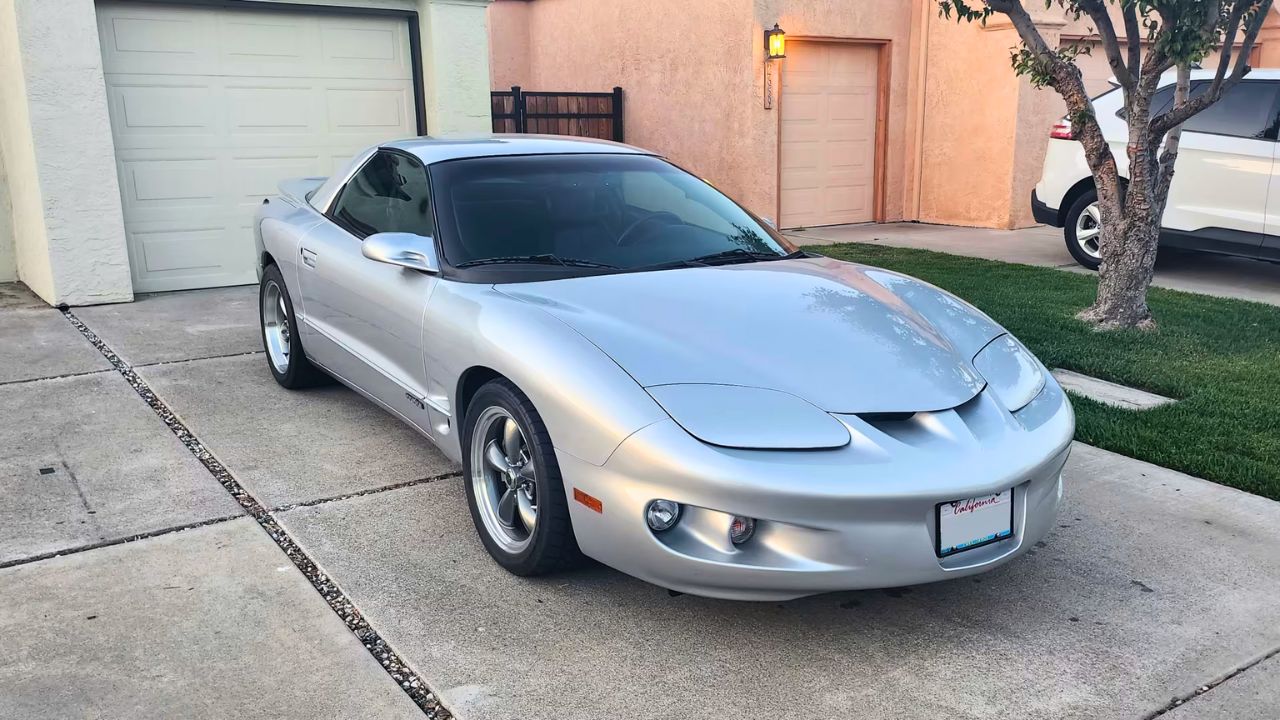 The Pontiac Firebird Formula: Muscle Without the Flash - FAST LANE ONLY