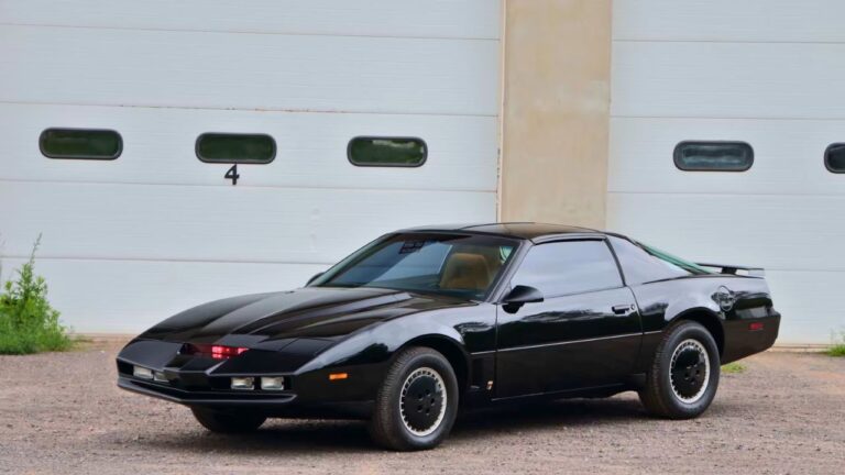 How Knight Rider’s KITT Set the Standard for High-Tech Cars - FAST LANE ...