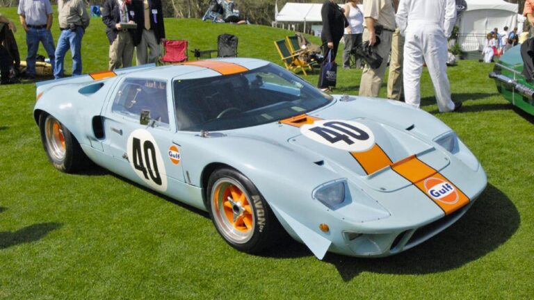 10 Iconic Ford GT40s - FAST LANE ONLY
