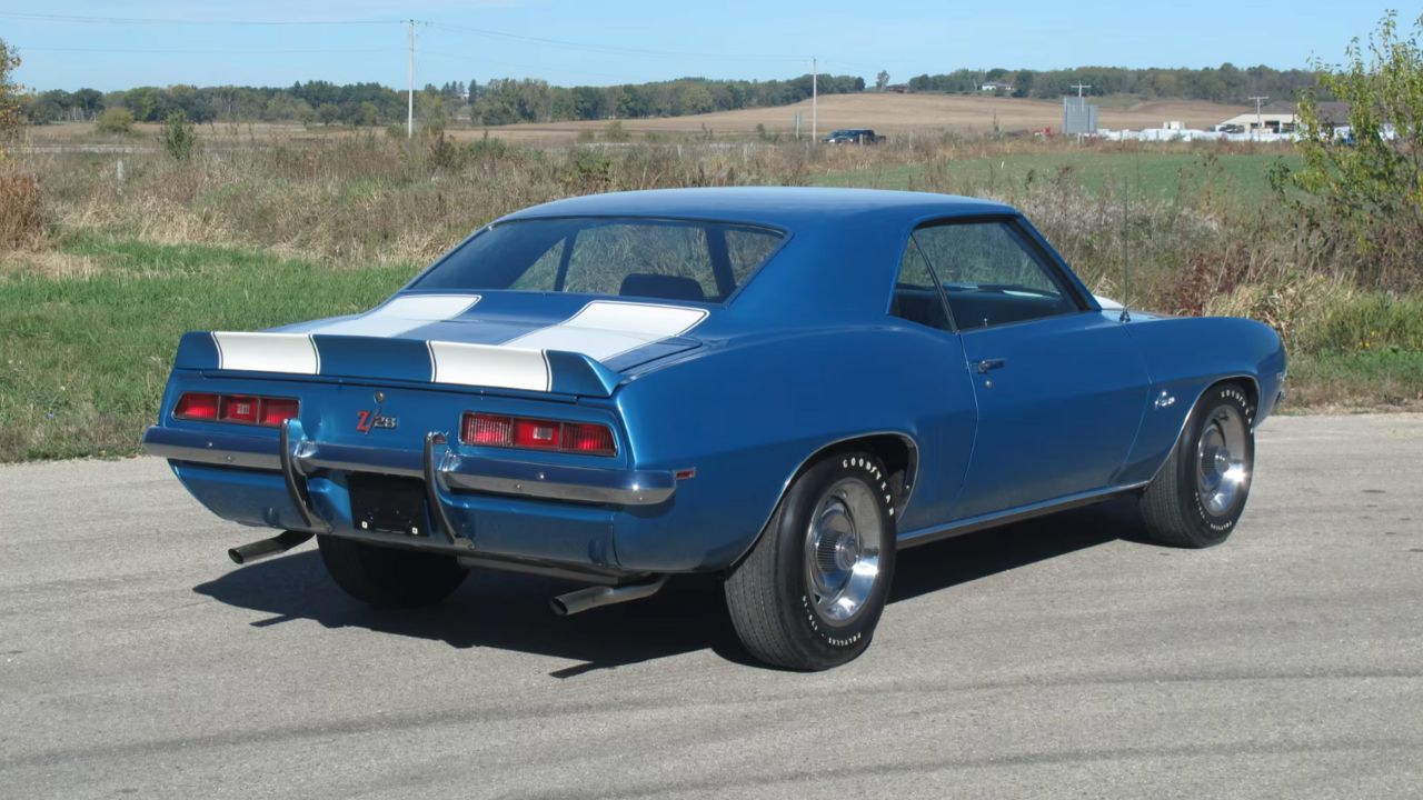 Street King: The Camaro Z28 - FAST LANE ONLY