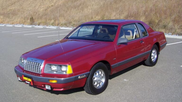 Inside the Fabulous Ford Thunderbird - FAST LANE ONLY