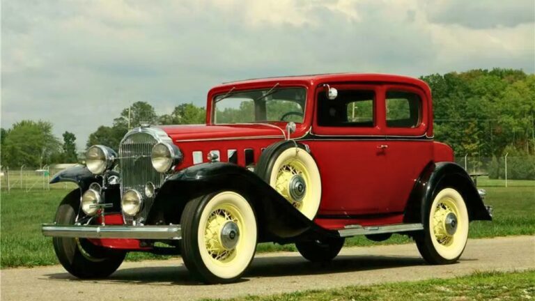 Classic Cars Powered by Straight-8 Engines - FAST LANE ONLY