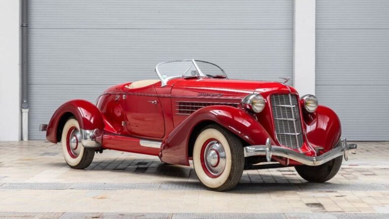 Classic Cars Powered by Straight-8 Engines - FAST LANE ONLY