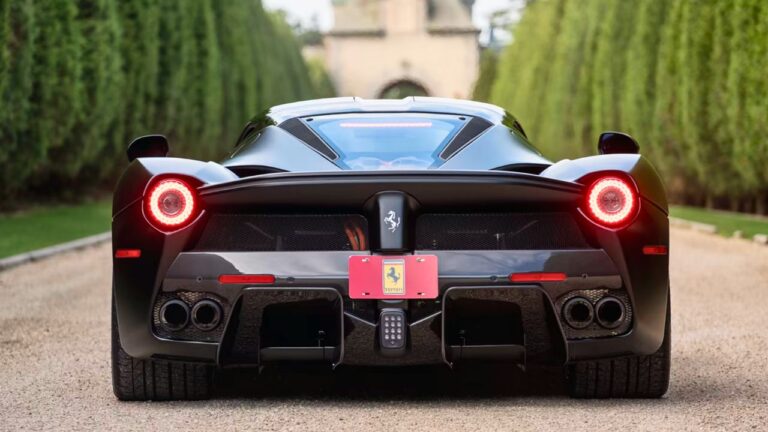 Ferrari LaFerrari’s Record-Breaking Speed - FAST LANE ONLY
