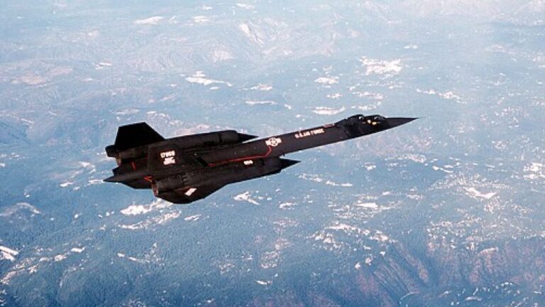 Inside the mind-blowing SR-71 Blackbird legacy - FAST LANE ONLY