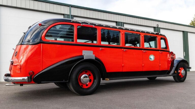 V8-powered vintage buses that transported pride - FAST LANE ONLY