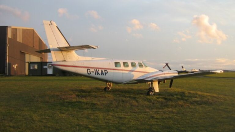 Vintage twin-props that still fly today - FAST LANE ONLY