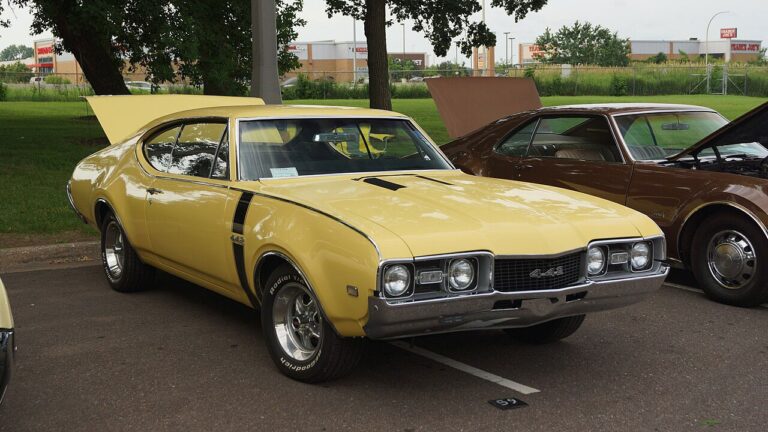 30 Muscle Cars of the '60s that defined the era - FAST LANE ONLY