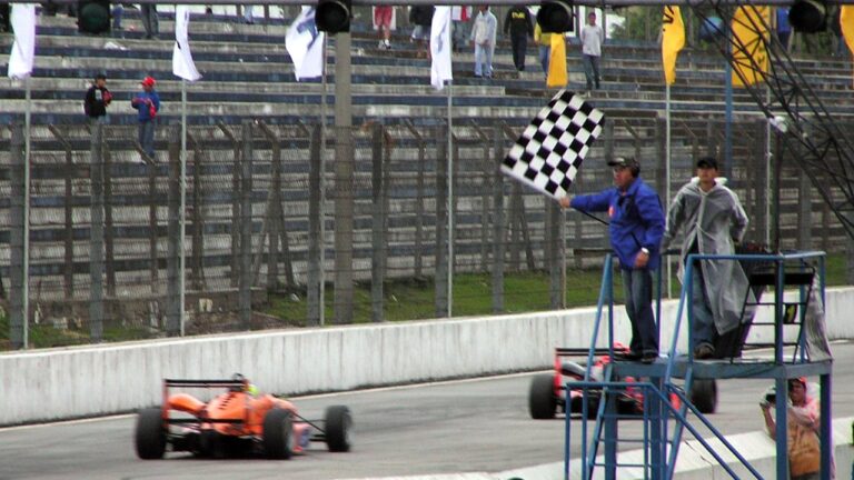 What the different racing flags actually mean - FAST LANE ONLY