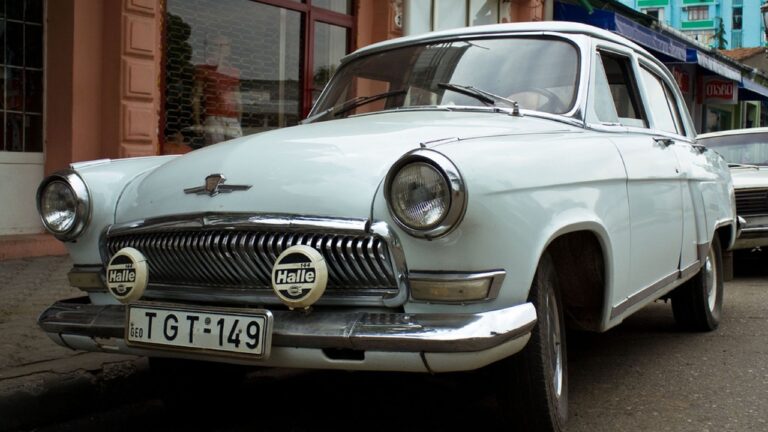 Cuban car culture and its inventive mechanics - FAST LANE ONLY