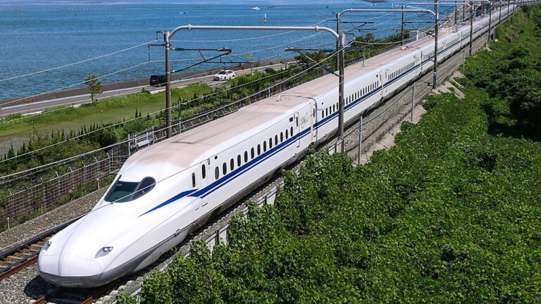 The tech behind modern bullet trains - FAST LANE ONLY