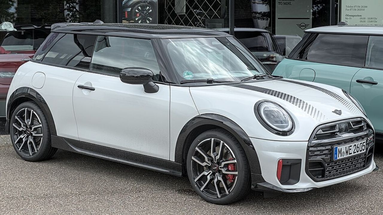 Two-tone automobile paint jobs making a comeback in style - FAST LANE ONLY