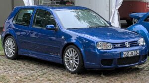 How the 2004 Volkswagen R32 brought AWD to hot hatches - FAST LANE ONLY