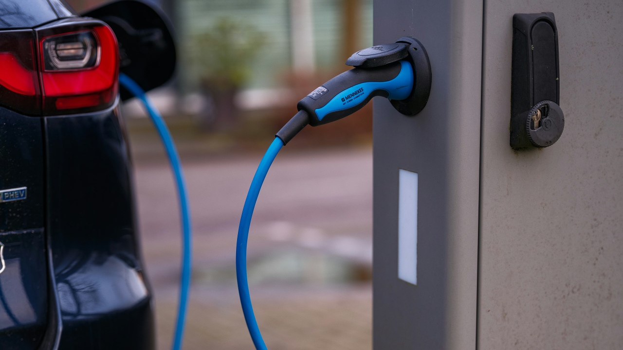 Solid-state EV batteries take a major leap forward in China - FAST LANE ...