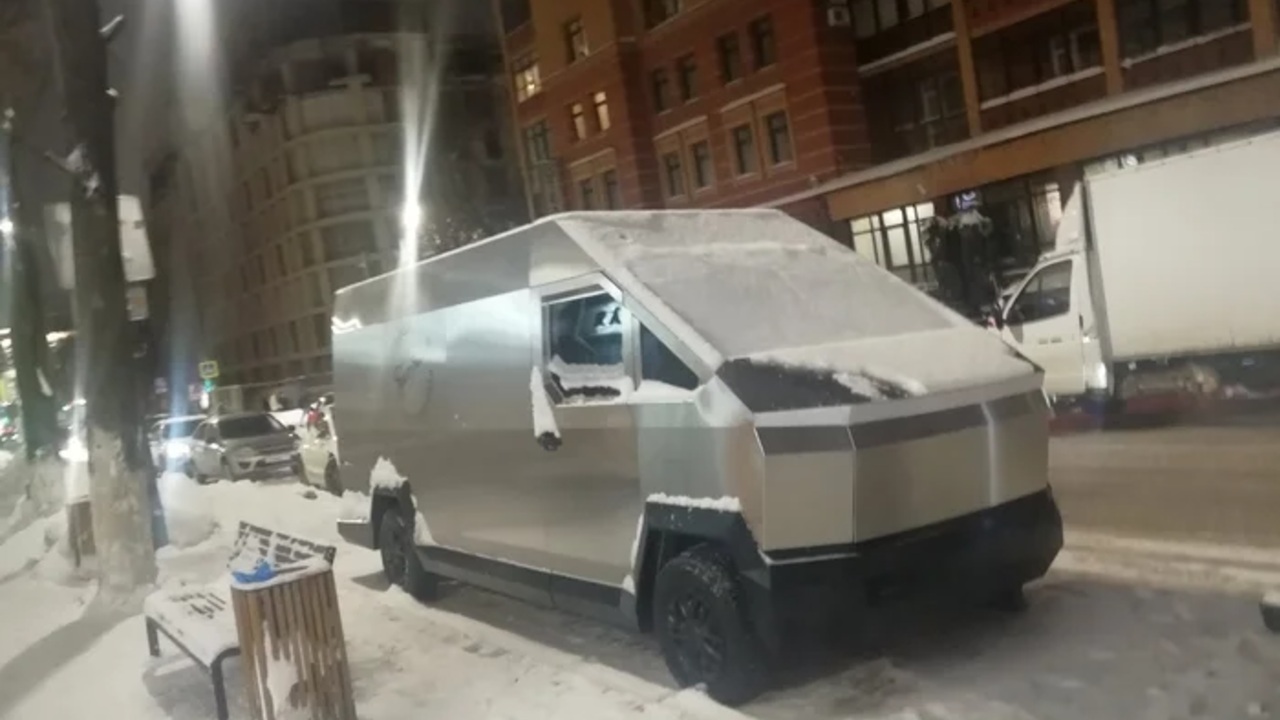 Russia’s Cybervan feels like a futuristic truck that already lost the ...